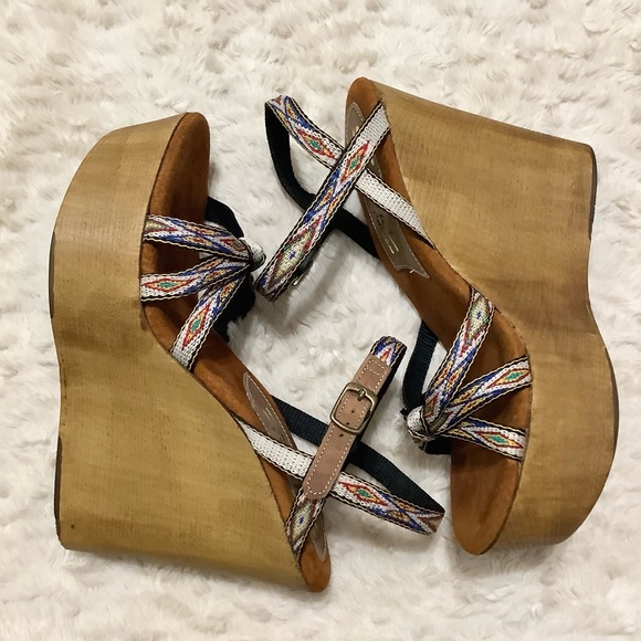 Sbicca | Shoes | Sbicca Mojo White Geometric Strappy Platform Wedge ...